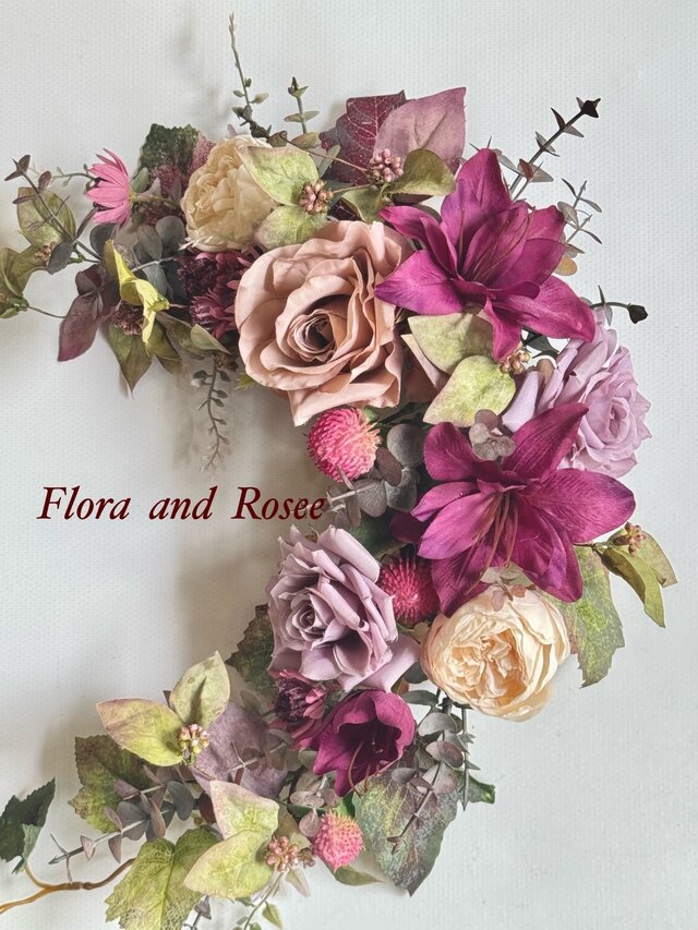 ユリとバラのクレッセントアンティークリース | iichi 日々の暮らしを心地よくするハンドメイドやアンティークのマーケットプレイス