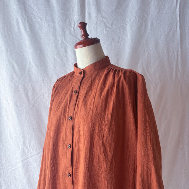 不思議な魅力のネロリシャツ：長袖：70cm丈（シュリンクシーチング：テラコッタオレンジ） | iichi 日々の暮らしを心地よくするハンドメイドやアンティークのマーケットプレイス