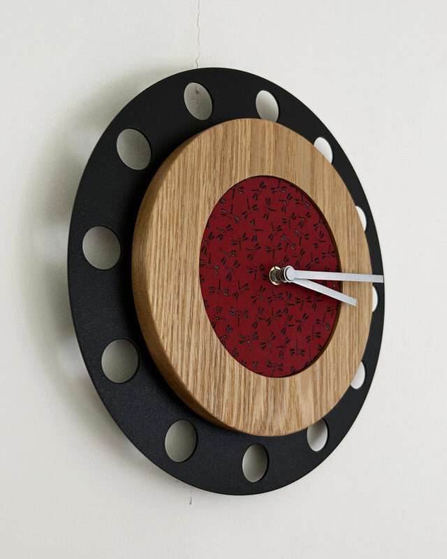 甲州印伝クロック：とんぼ赤・黒 No.01086 | iichi 日々の暮らしを心地よくするハンドメイドやアンティークのマーケットプレイス