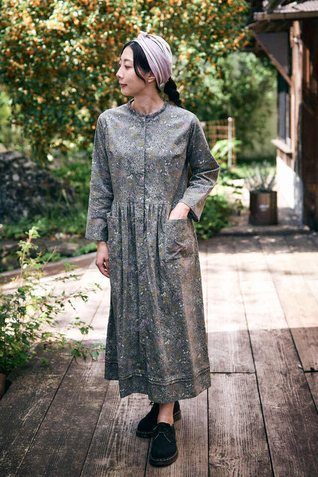 【受注制作】トラディショナルアーミッシュドレス コットンコーデュロイ *小鳥柄（グレー）* | iichi 日々の暮らしを心地よくするハンドメイドやアンティークのマーケットプレイス