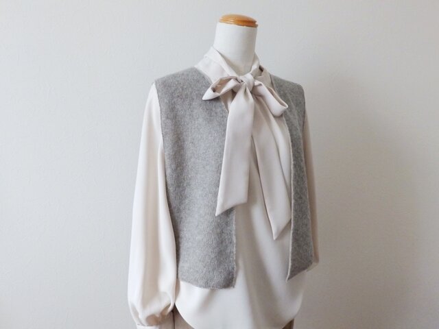 ニット・薄くて軽いモヘアとウールのショートベスト・2 | iichi 日々の暮らしを心地よくするハンドメイドやアンティークのマーケットプレイス