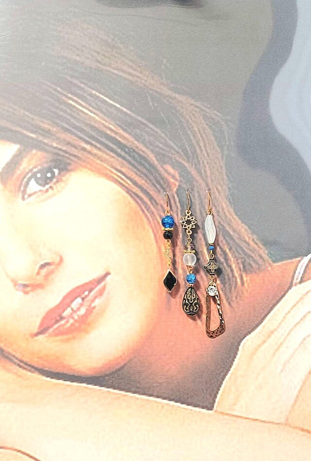 ヴィーナス★ロング エスニックデザインピアス 3つ穴 ブルー青 No.966 | iichi 日々の暮らしを心地よくするハンドメイドやアンティークのマーケットプレイス