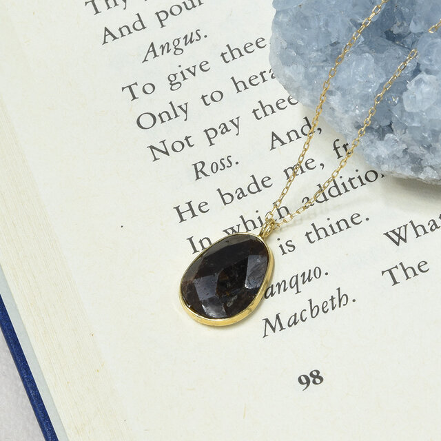 K18 ブラックサファイア ペンダント CK068CIBSN | iichi 日々の暮らしを心地よくするハンドメイドやアンティークのマーケットプレイス