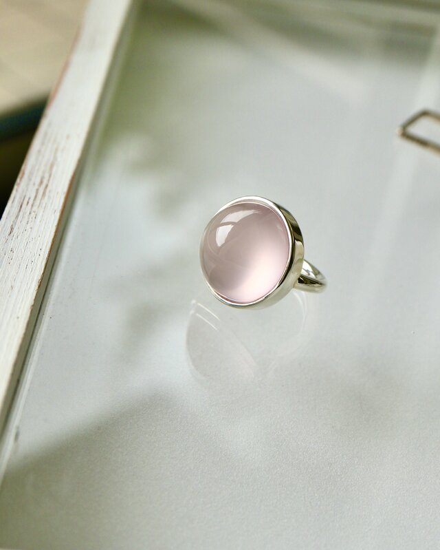 [朝露のpink rose]ring | iichi 日々の暮らしを心地よくするハンドメイドやアンティークのマーケットプレイス