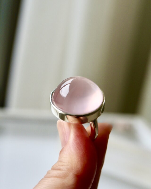 [朝露のpink rose]ring | iichi 日々の暮らしを心地よくするハンドメイドやアンティークのマーケットプレイス