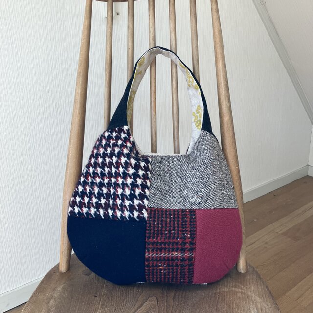 ウールのたまご型バッグ ワンハンド ル 赤の千鳥格子 | iichi 日々の暮らしを心地よくするハンドメイドやアンティークのマーケットプレイス