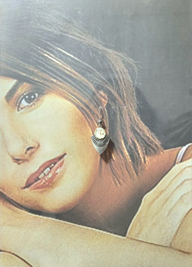 ナバホデザイン 宝飾品デザインカラーピアス ホワイトラメ No.1760 | iichi 日々の暮らしを心地よくするハンドメイドやアンティークのマーケットプレイス