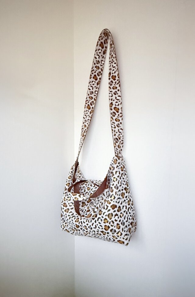 2wayの特大トートバッグ（ヒョウ柄・レオパード柄・アニマル柄） | iichi 日々の暮らしを心地よくするハンドメイドやアンティークのマーケットプレイス