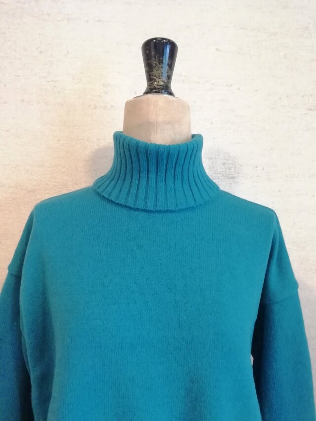 【2025新色♡】ふっくらあたたかウール混タートルネックプルオーバー ピーコック | iichi 日々の暮らしを心地よくするハンドメイドやアンティークのマーケットプレイス