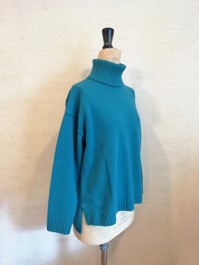 【2025新色♡】ふっくらあたたかウール混タートルネックプルオーバー ピーコック | iichi 日々の暮らしを心地よくするハンドメイドやアンティークのマーケットプレイス