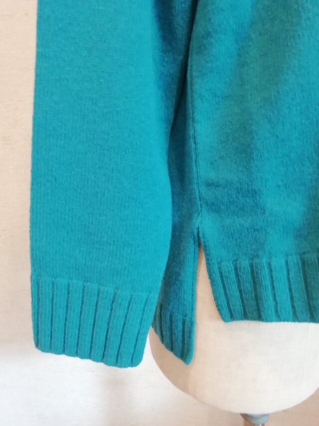 【2025新色♡】ふっくらあたたかウール混タートルネックプルオーバー ピーコック | iichi 日々の暮らしを心地よくするハンドメイドやアンティークのマーケットプレイス