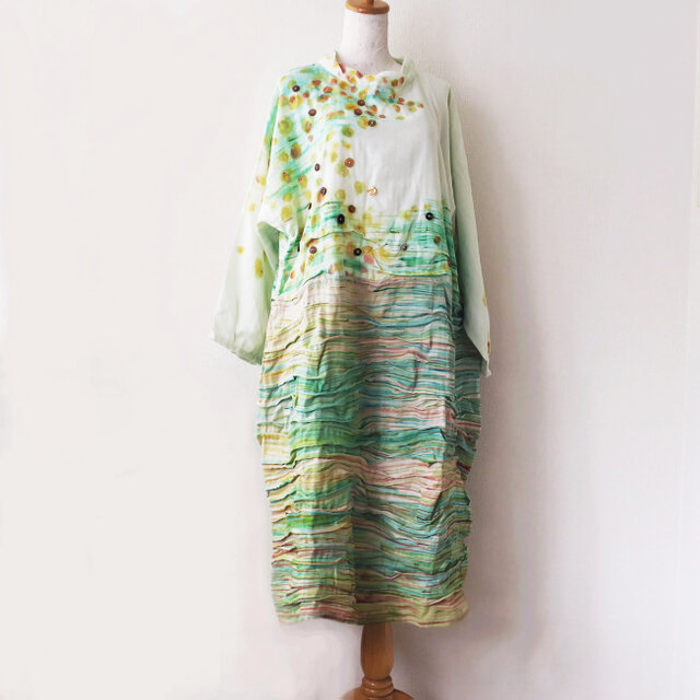 ガーゼ手描きワンピース【発生】一点もの(送料無料) | iichi 日々の暮らしを心地よくするハンドメイドやアンティークのマーケットプレイス