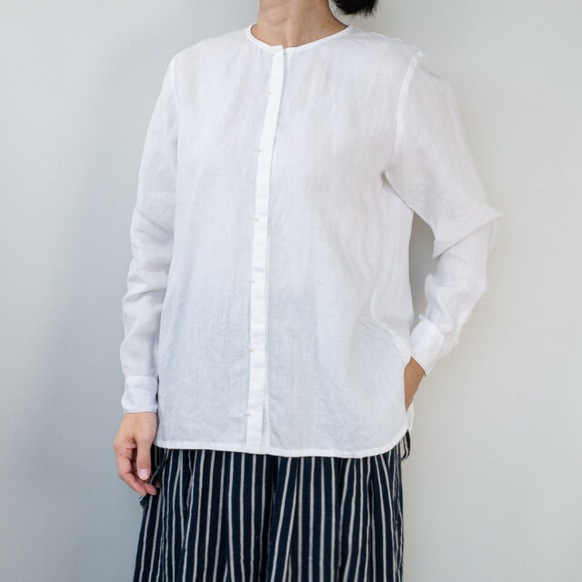 極上リネンのシンプルドレスシャツ【オフホワイト・M・長袖・比翼・ノーカラー・貝ボタン】 | iichi 日々の暮らしを心地よくするハンドメイドやアンティークのマーケットプレイス