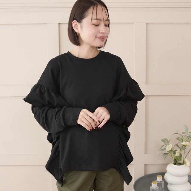 大人のスウェット 柔らかフリルストレッチ素材トレーナー ブラック 0670BK | iichi 日々の暮らしを心地よくするハンドメイドやアンティークのマーケットプレイス