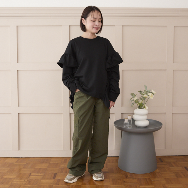 大人のスウェット 柔らかフリルストレッチ素材トレーナー ブラック 0670BK | iichi 日々の暮らしを心地よくするハンドメイドやアンティークのマーケットプレイス