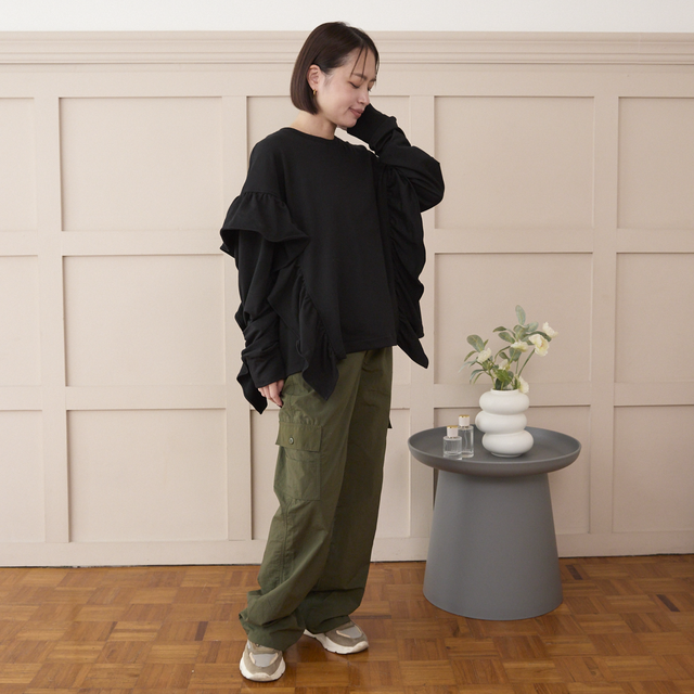 大人のスウェット 柔らかフリルストレッチ素材トレーナー ブラック 0670BK | iichi 日々の暮らしを心地よくするハンドメイドやアンティークのマーケットプレイス