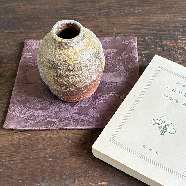 一輪挿し ミニ花入 ミニミニ花瓶 ミニミニ花入 花入れ 小壺 丸すぼみ型 陶器 フラワーベース 和陶器 | iichi 日々の暮らしを心地よくするハンドメイドやアンティークのマーケットプレイス