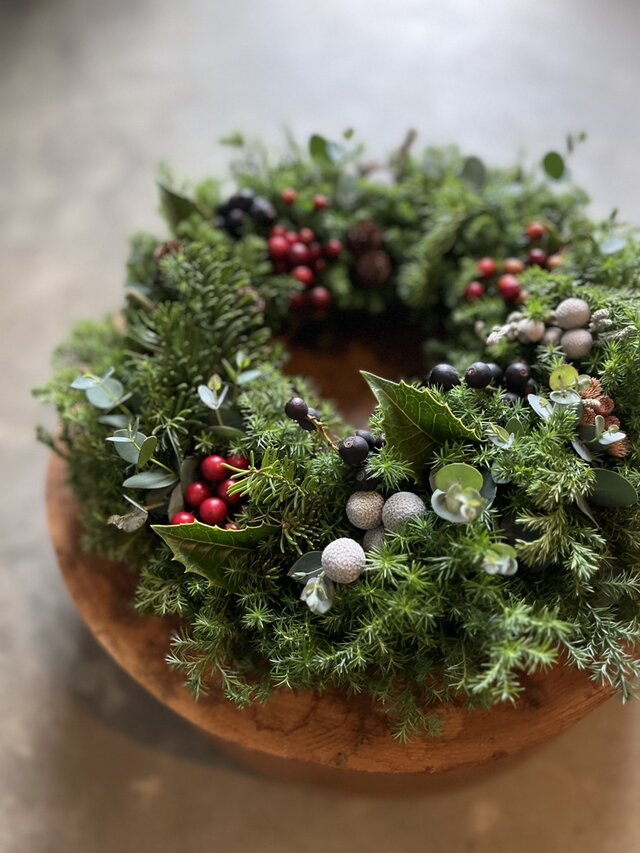 ♦受注制作♦ 森のクリスマス I ~赤い実と柊モクセイ | iichi 日々の暮らしを心地よくするハンドメイドやアンティークのマーケットプレイス