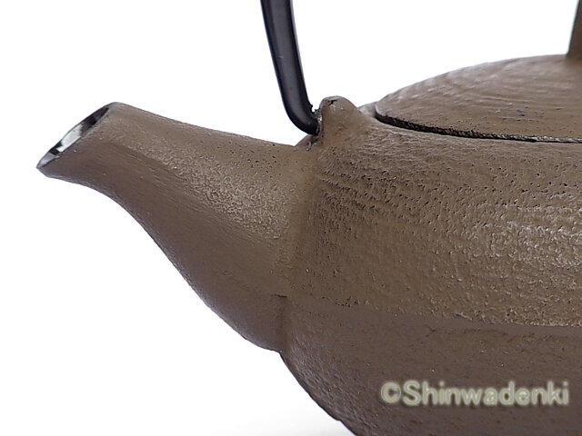 【お取り寄せ】南部鉄器 ティーポット 急須 3型丸肌（こげ茶）0.3L 日本製 内面ホーロー加工 | iichi 日々の暮らしを心地よくするハンドメイドやアンティークのマーケットプレイス