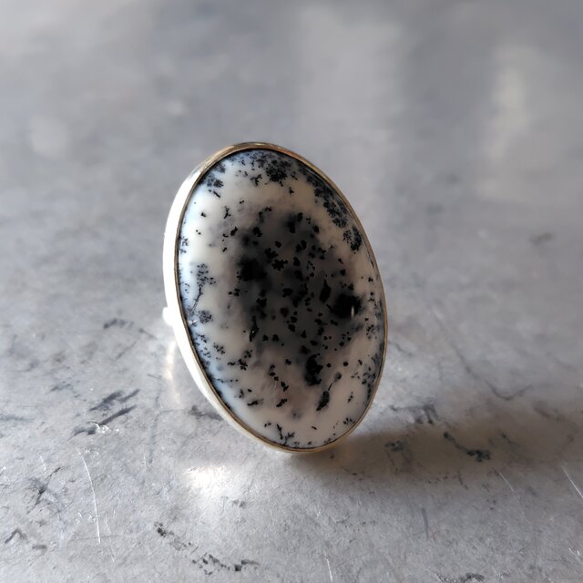 デンドリティックオパール(メルリナイト)シルバーリング#12 | iichi 日々の暮らしを心地よくするハンドメイドやアンティークのマーケットプレイス