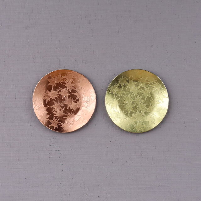 紅葉のつもる豆皿 [ 2枚組 ] | iichi 日々の暮らしを心地よくするハンドメイドやアンティークのマーケットプレイス