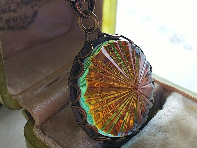 ヴィンテージ Topaz／オーロラ Starバースト クラシカルネックレス | iichi 日々の暮らしを心地よくするハンドメイドやアンティークのマーケットプレイス