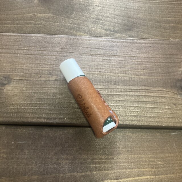 リップクリームスリーブ(キャメルver.) | iichi 日々の暮らしを心地よくするハンドメイドやアンティークのマーケットプレイス
