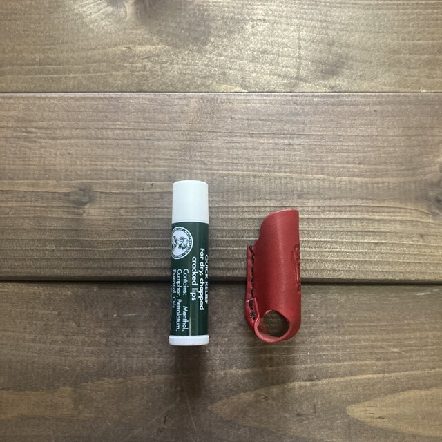 リップクリームスリーブ(レッド×ブラックver.) | iichi 日々の暮らしを心地よくするハンドメイドやアンティークのマーケットプレイス