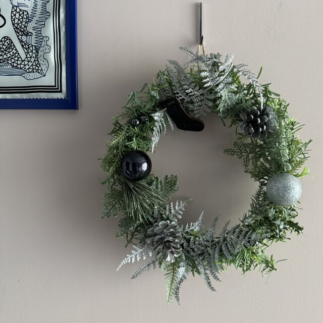 minimal ball…*クリスマスリース* 北欧を思わせる小ぶりなXmasリース Sサイズ | iichi 日々の暮らしを心地よくするハンドメイドやアンティークのマーケットプレイス