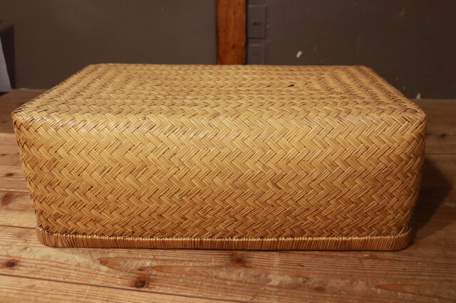 №101 大きな行李 収納籠 編籠 古道具 アンティーク | iichi 日々の暮らしを心地よくするハンドメイドやアンティークのマーケットプレイス