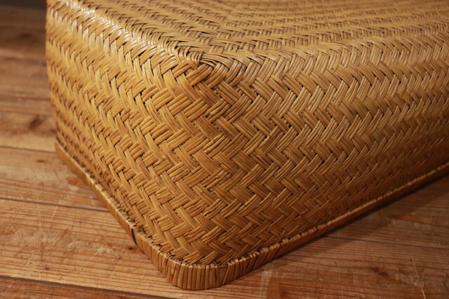 №101 大きな行李 収納籠 編籠 古道具 アンティーク | iichi 日々の暮らしを心地よくするハンドメイドやアンティークのマーケットプレイス