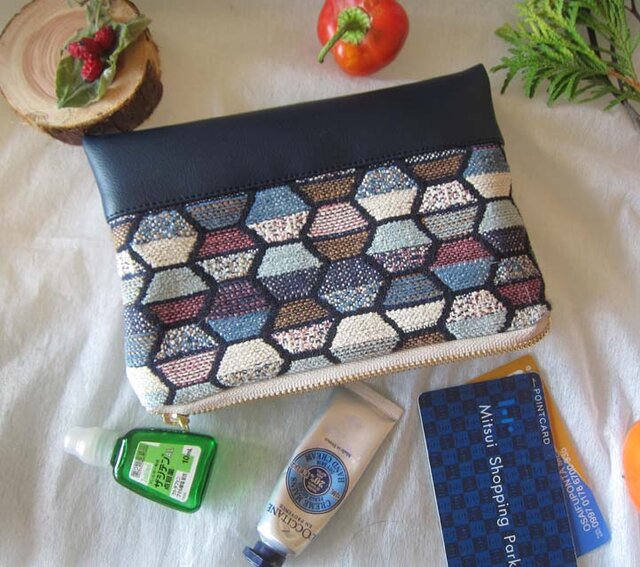 1点高級英国生地 ハチの巣柄 パープル コスメ入れ カード入れ 薬入れ カード入0 | iichi 日々の暮らしを心地よくするハンドメイドやアンティークのマーケットプレイス