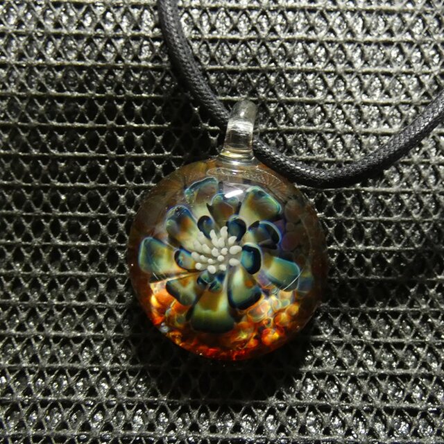 白夜の華 NO.428（ガラス、とんぼ玉、一点物、伝統工芸、ネックレス） | iichi 日々の暮らしを心地よくするハンドメイドやアンティークのマーケットプレイス