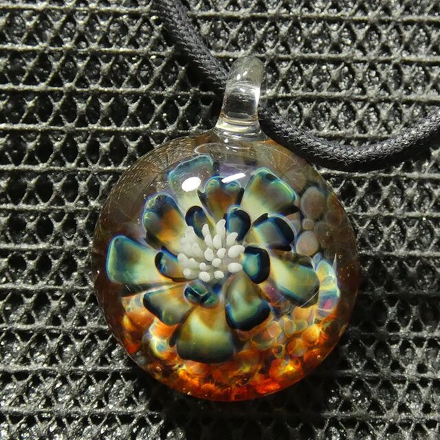 白夜の華 NO.428（ガラス、とんぼ玉、一点物、伝統工芸、ネックレス） | iichi 日々の暮らしを心地よくするハンドメイドやアンティークのマーケットプレイス