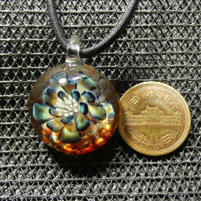 白夜の華 NO.428（ガラス、とんぼ玉、一点物、伝統工芸、ネックレス） | iichi 日々の暮らしを心地よくするハンドメイドやアンティークのマーケットプレイス