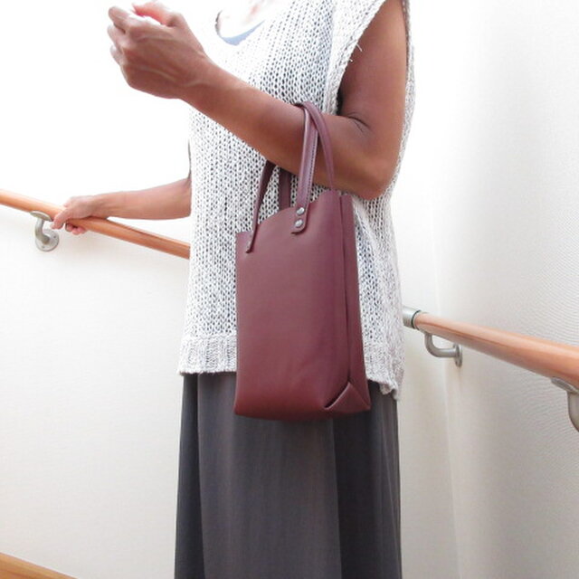 SALE開始～ ☆新作☆《牛革》ぷっくり三角マチ♪BOXミニトート・スムース・ワイン・0535 | iichi 日々の暮らしを心地よくするハンドメイドやアンティークのマーケットプレイス