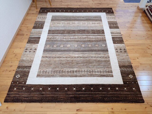 夏は涼しく冬は暖かい 天然無染ラグ ガゼニラハット リビング敷 248x199㎝ P263 | iichi 日々の暮らしを心地よくするハンドメイドやアンティークのマーケットプレイス