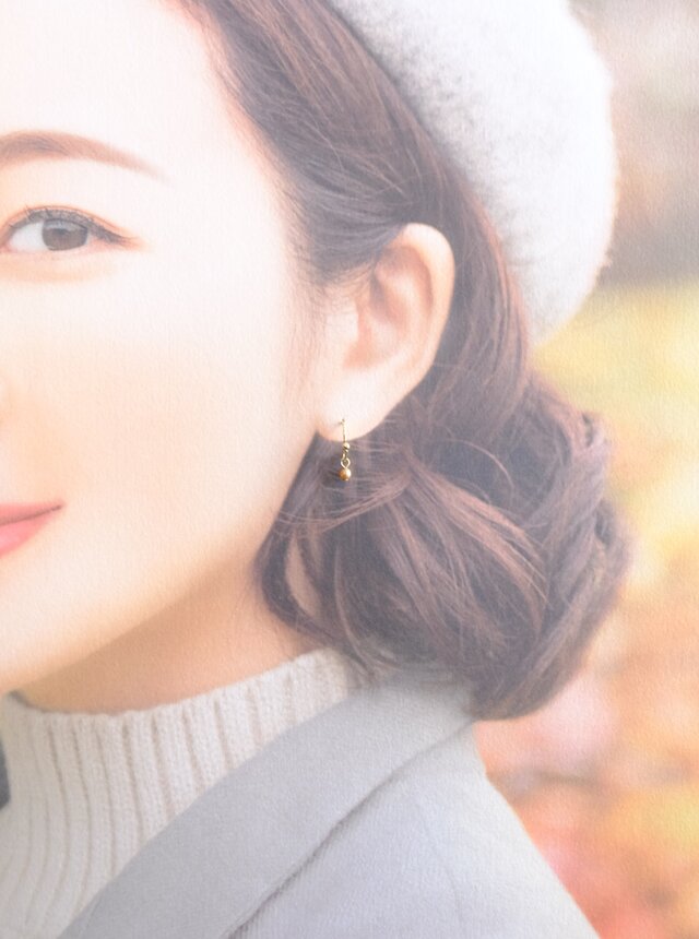 【SALE】c323【ベージュ1つぶ】3mmチェコパールのかわいい極小ピアス（パーツ変更可能） | iichi 日々の暮らしを心地よくするハンドメイドやアンティークのマーケットプレイス