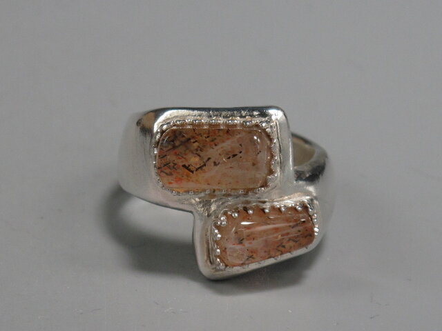 世界一レアなサンストーン | iichi 日々の暮らしを心地よくするハンドメイドやアンティークのマーケットプレイス