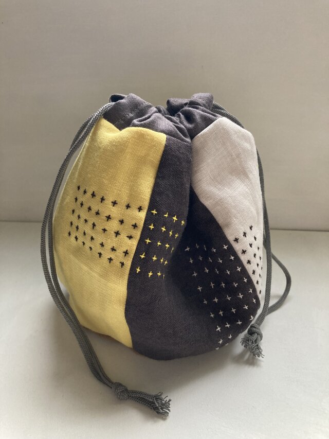 コロンとした巾着袋 yellow | iichi 日々の暮らしを心地よくするハンドメイドやアンティークのマーケットプレイス