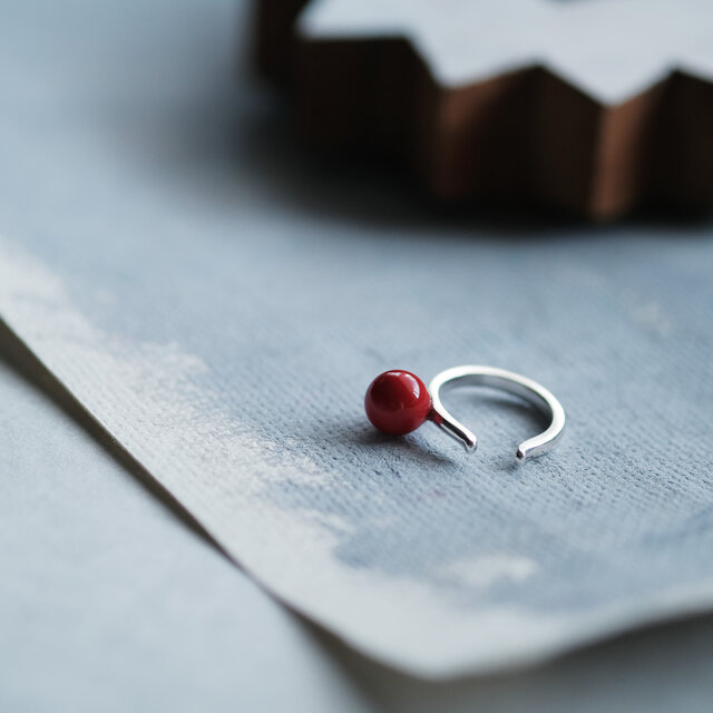 赤珊瑚 イヤーカフ シルバー925 | iichi 日々の暮らしを心地よくするハンドメイドやアンティークのマーケットプレイス