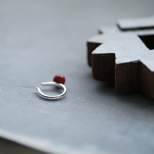 赤珊瑚 イヤーカフ シルバー925 | iichi 日々の暮らしを心地よくするハンドメイドやアンティークのマーケットプレイス