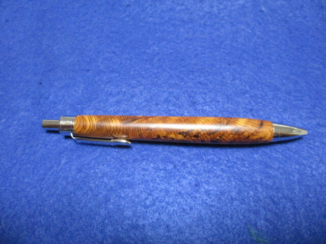 屋久杉瘤 泡瘤 椿油仕上げ ワンピースタイプの木軸ボールペン(シャープペンシル） 希少材 | iichi 日々の暮らしを心地よくするハンドメイドやアンティークのマーケットプレイス