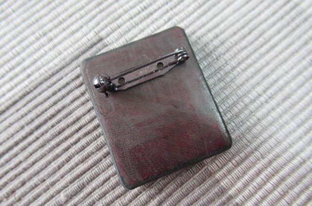 ラトビア クリスマス切手ブローチ10635 | iichi 日々の暮らしを心地よくするハンドメイドやアンティークのマーケットプレイス