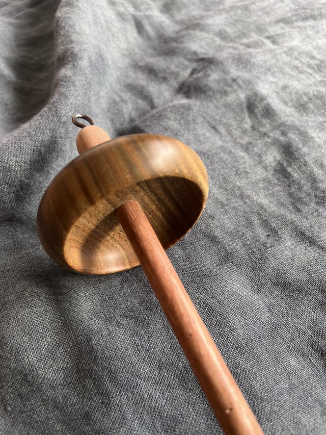 紡ぎ独楽・茸(アルゼンチンリグナムバイタ＆レッドオーク) | iichi 日々の暮らしを心地よくするハンドメイドやアンティークのマーケットプレイス