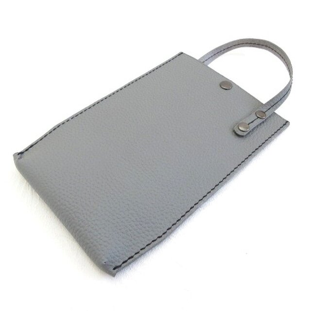 SALE開始～ 手縫い♪《牛革》2WAYサコッシュ・フラットミニ・シュリンクレザー・グレー・096 | iichi 日々の暮らしを心地よくするハンドメイドやアンティークのマーケットプレイス