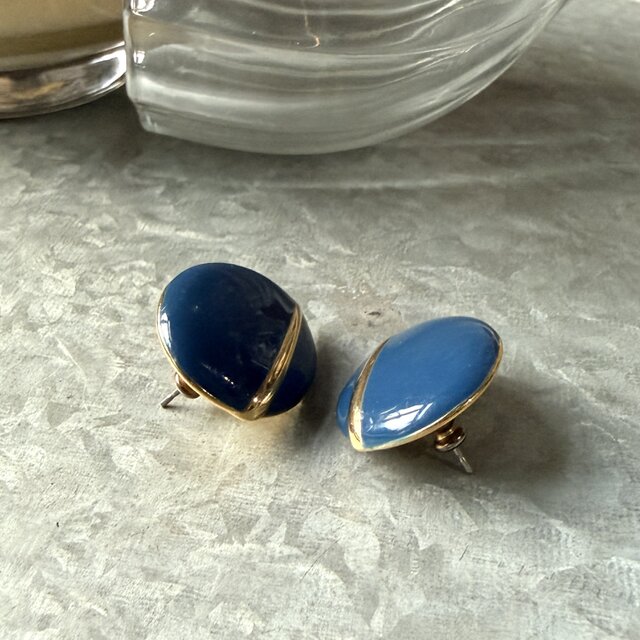 P732-ヴィンテージピアス U.S.A. 1970〜80's Navy Enamel Paint Gold Tone | iichi 日々の暮らしを心地よくするハンドメイドやアンティークの ...