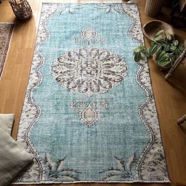 119×200 ティファニーの様なブルー メダリオン トルコヴィンテージラグ | iichi 日々の暮らしを心地よくするハンドメイドやアンティークのマーケットプレイス
