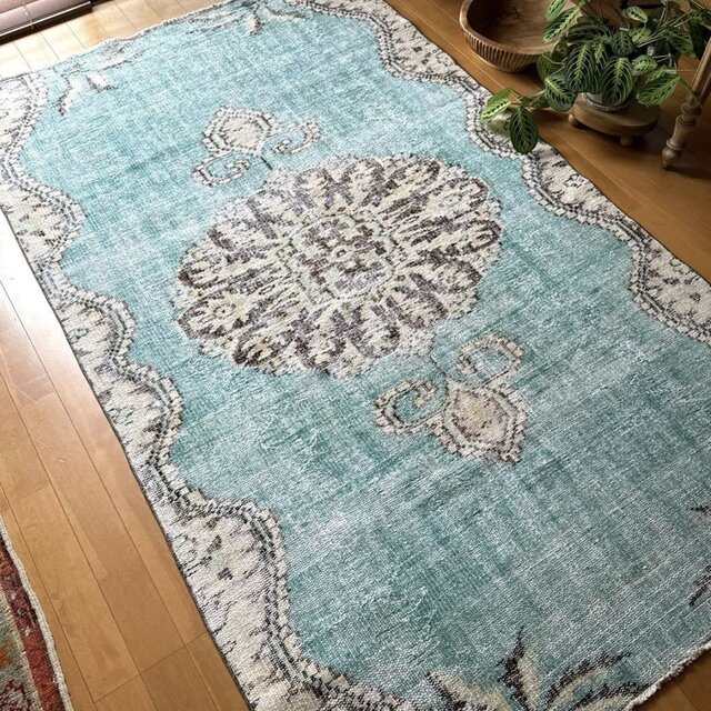 119×200 ティファニーの様なブルー メダリオン トルコヴィンテージラグ | iichi 日々の暮らしを心地よくするハンドメイドやアンティークのマーケットプレイス