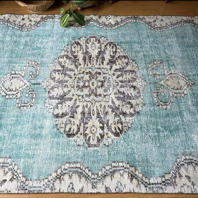 119×200 ティファニーの様なブルー メダリオン トルコヴィンテージラグ | iichi 日々の暮らしを心地よくするハンドメイドやアンティークのマーケットプレイス